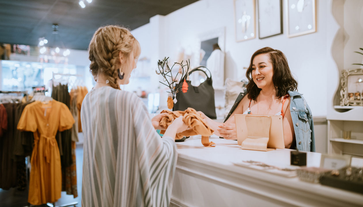 Credit Card vs. Cash: Which to Use | Citi.com